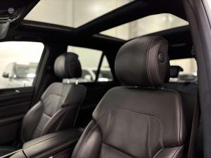 Grey Mercedes-Benz ml-400 2015 in Vilnius, with an engine capacity of 3.00 L and mileage of 164 thousand km for 18200 €, photo 17 on AUTOMOTO.COM.LV