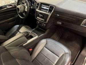 Grey Mercedes-Benz ml-400 2015 in Vilnius, with an engine capacity of 3.00 L and mileage of 164 thousand km for 18200 €, photo 18 on AUTOMOTO.COM.LV