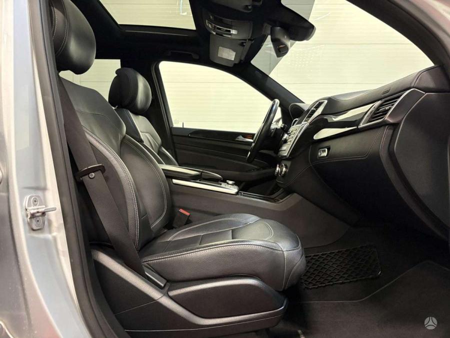 Grey Mercedes-Benz ml-400 2015 in Vilnius, with an engine capacity of 3.00 L and mileage of 164 thousand km for 18200 €, photo 19 on AUTOMOTO.COM.LV