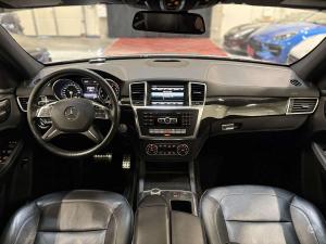 Grey Mercedes-Benz ml-400 2015 in Vilnius, with an engine capacity of 3.00 L and mileage of 164 thousand km for 18200 €, photo 20 on AUTOMOTO.COM.LV