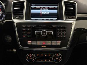 Grey Mercedes-Benz ml-400 2015 in Vilnius, with an engine capacity of 3.00 L and mileage of 164 thousand km for 18200 €, photo 28 on AUTOMOTO.COM.LV