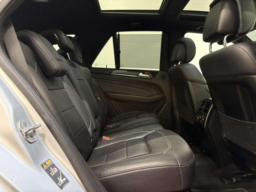 Grey Mercedes-Benz ml-400 2015 in Vilnius, with an engine capacity of 3.00 L and mileage of 164 thousand km for 18200 €, photo 34 on AUTOMOTO.COM.LV