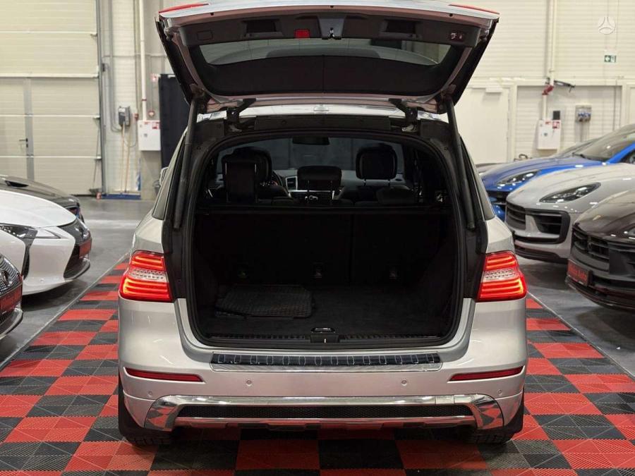 Grey Mercedes-Benz ml-400 2015 in Vilnius, with an engine capacity of 3.00 L and mileage of 164 thousand km for 18200 €, photo 36 on AUTOMOTO.COM.LV