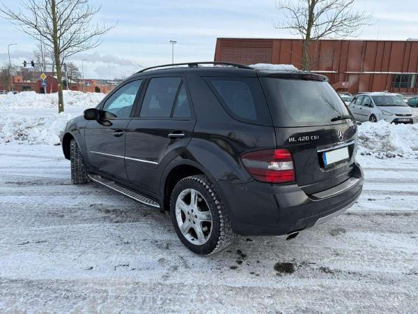 Melns Mercedes-Benz ml-420 2008 Klaipėda, ar dzinēja tilpumu 4.00 L un nobraukumu 550 tūkst. km par 4950 €, foto 6 vietnē AUTOMOTO.COM.LV