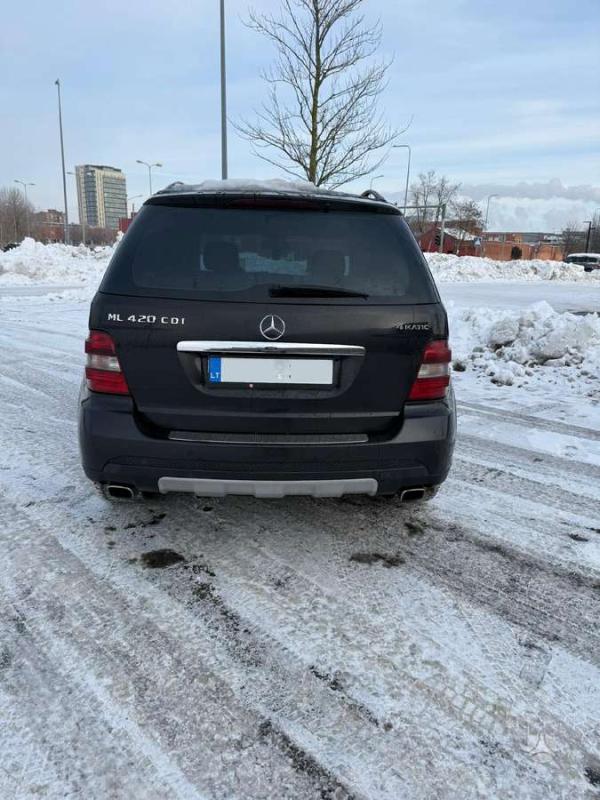 Melns Mercedes-Benz ml-420 2008 Klaipėda, ar dzinēja tilpumu 4.00 L un nobraukumu 550 tūkst. km par 4950 €, foto 7 vietnē AUTOMOTO.COM.LV