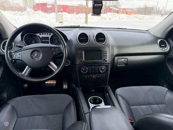 Melns Mercedes-Benz ml-420 2008 Klaipėda, ar dzinēja tilpumu 4.00 L un nobraukumu 550 tūkst. km par 4950 €, foto 8 vietnē AUTOMOTO.COM.LV