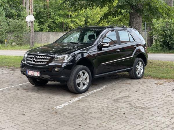 Black Mercedes-Benz ml-420 2008 in Riga, with an engine capacity of 3.00 L and mileage of 0 thousand km for 5200 €, photo 1 on AUTOMOTO.COM.LV