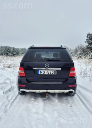 Zils Mercedes-Benz ml-420 2009 Rīga, ar dzinēja tilpumu 4.00 L un nobraukumu 391 tūkst. km par 7000 €, foto 2 vietnē AUTOMOTO.COM.LV