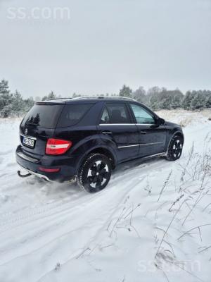 Zils Mercedes-Benz ml-420 2009 Rīga, ar dzinēja tilpumu 4.00 L un nobraukumu 391 tūkst. km par 7000 €, foto 3 vietnē AUTOMOTO.COM.LV