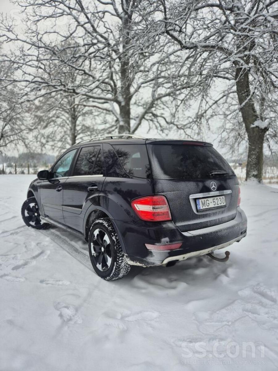 Zils Mercedes-Benz ml-420 2009 Rīga, ar dzinēja tilpumu 4.00 L un nobraukumu 391 tūkst. km par 7000 €, foto 6 vietnē AUTOMOTO.COM.LV