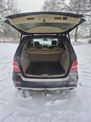 Zils Mercedes-Benz ml-420 2009 Rīga, ar dzinēja tilpumu 4.00 L un nobraukumu 391 tūkst. km par 7000 €, foto 8 vietnē AUTOMOTO.COM.LV