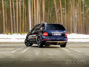 Zils Mercedes-Benz ml-420 2009 Rīga, ar dzinēja tilpumu 4.00 L un nobraukumu 392 tūkst. km par 6490 €, foto 7 vietnē AUTOMOTO.COM.LV
