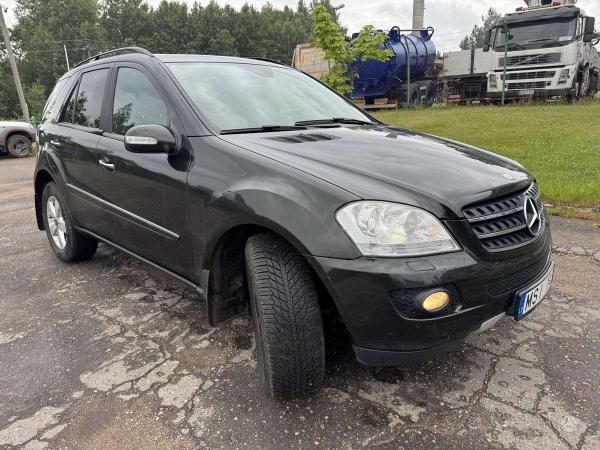 Brown Mercedes-Benz ml-420 2007 in Plunge, with an engine capacity of 4.00 L and mileage of 325 thousand km for 4500 €, photo 3 on AUTOMOTO.COM.LV