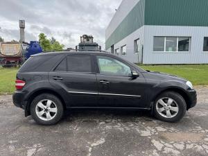 Brūns Mercedes-Benz ml-420 2007 Plungė, ar dzinēja tilpumu 4.00 L un nobraukumu 325 tūkst. km par 4500 €, foto 5 vietnē AUTOMOTO.COM.LV