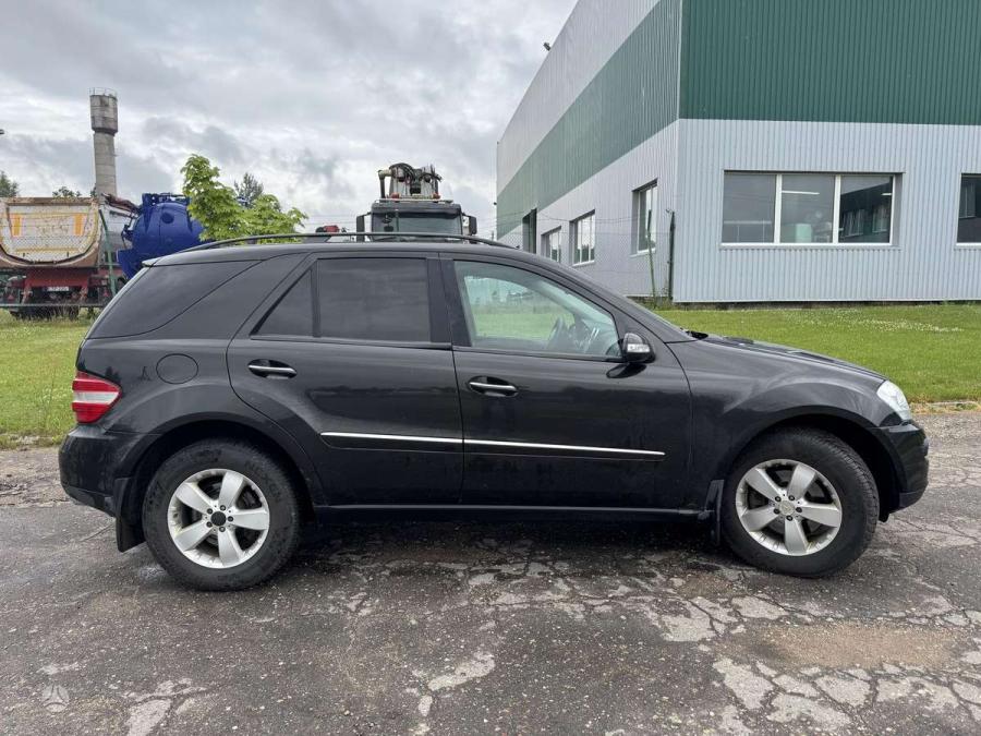 Brūns Mercedes-Benz ml-420 2007 Plungė, ar dzinēja tilpumu 4.00 L un nobraukumu 325 tūkst. km par 4500 €, foto 5 vietnē AUTOMOTO.COM.LV