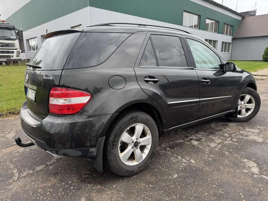 Brūns Mercedes-Benz ml-420 2007 Plungė, ar dzinēja tilpumu 4.00 L un nobraukumu 325 tūkst. km par 4500 €, foto 6 vietnē AUTOMOTO.COM.LV