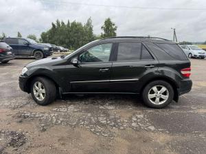Brūns Mercedes-Benz ml-420 2007 Plungė, ar dzinēja tilpumu 4.00 L un nobraukumu 325 tūkst. km par 4500 €, foto 9 vietnē AUTOMOTO.COM.LV