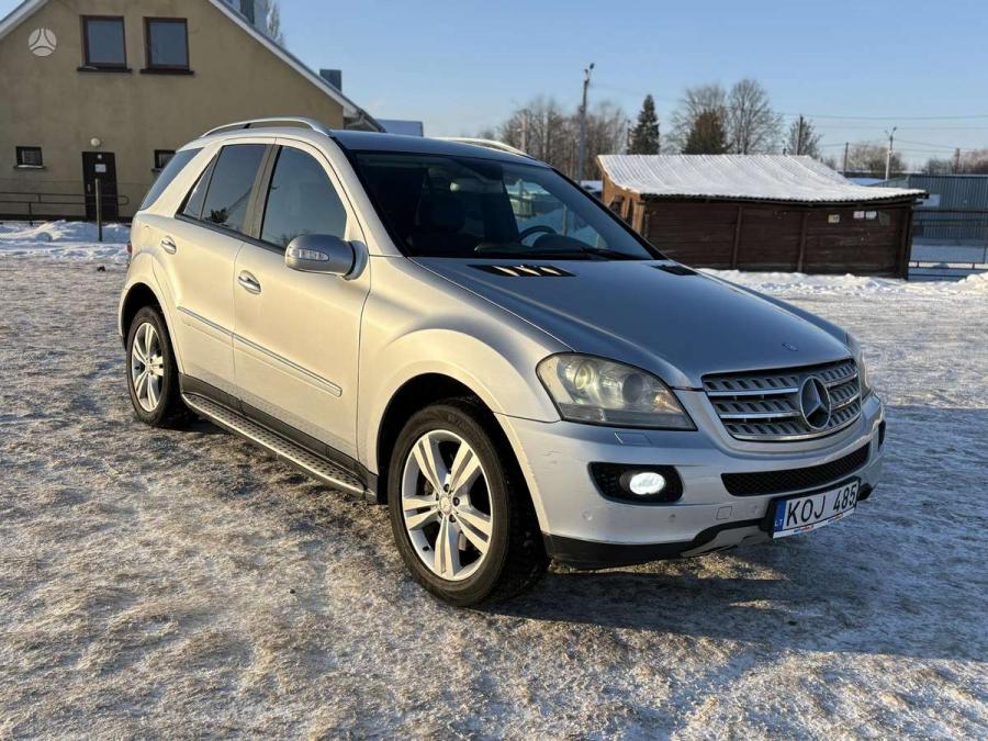 Grey Mercedes-Benz ml-420 2007 in Joniskis, with an engine capacity of 4.00 L and mileage of 330 thousand km for 4150 €, photo 2 on AUTOMOTO.COM.LV