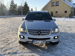 Grey Mercedes-Benz ml-420 2007 in Joniskis, with an engine capacity of 4.00 L and mileage of 330 thousand km for 4150 €, photo 3 on AUTOMOTO.COM.LV