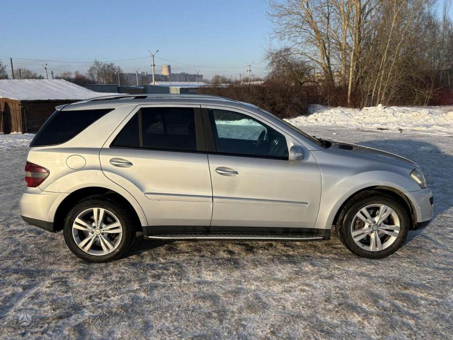 Grey Mercedes-Benz ml-420 2007 in Joniskis, with an engine capacity of 4.00 L and mileage of 330 thousand km for 4150 €, photo 4 on AUTOMOTO.COM.LV