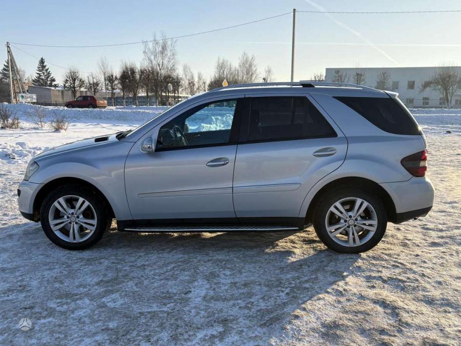 Grey Mercedes-Benz ml-420 2007 in Joniskis, with an engine capacity of 4.00 L and mileage of 330 thousand km for 4150 €, photo 5 on AUTOMOTO.COM.LV