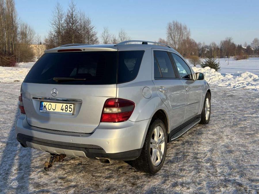 Grey Mercedes-Benz ml-420 2007 in Joniskis, with an engine capacity of 4.00 L and mileage of 330 thousand km for 4150 €, photo 6 on AUTOMOTO.COM.LV