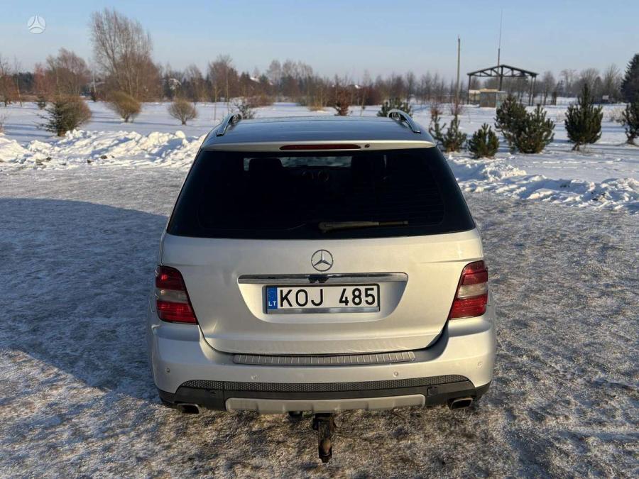 Grey Mercedes-Benz ml-420 2007 in Joniskis, with an engine capacity of 4.00 L and mileage of 330 thousand km for 4150 €, photo 7 on AUTOMOTO.COM.LV