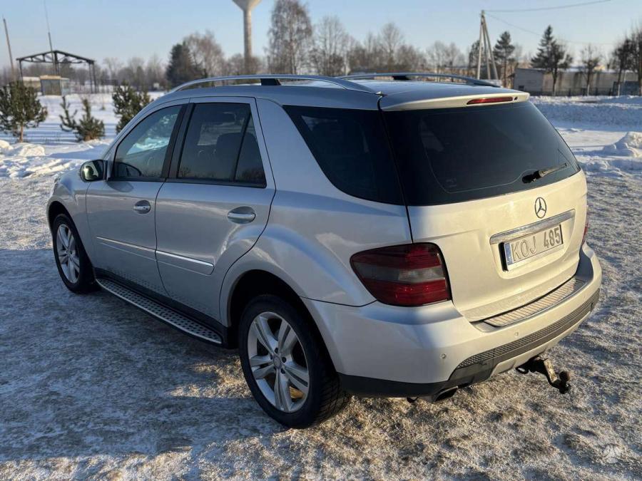 Grey Mercedes-Benz ml-420 2007 in Joniskis, with an engine capacity of 4.00 L and mileage of 330 thousand km for 4150 €, photo 8 on AUTOMOTO.COM.LV