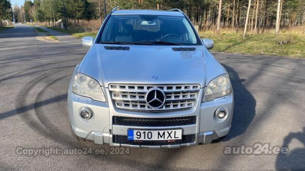 Pelēks Mercedes-Benz ml-420 2009 Tallina, ar dzinēja tilpumu 4.00 L un nobraukumu 325 tūkst. km par 9990 €, foto 10 vietnē AUTOMOTO.COM.LV