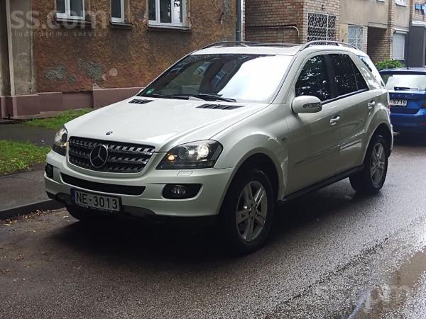 White Mercedes-Benz ml-420 2008 in Riga, with an engine capacity of 4.00 L and mileage of 0 thousand km for 4400 €, photo 1 on AUTOMOTO.COM.LV
