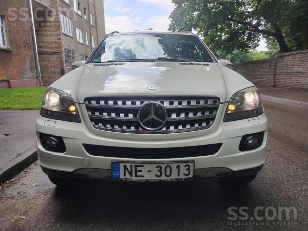 White Mercedes-Benz ml-420 2008 in Riga, with an engine capacity of 4.00 L and mileage of 0 thousand km for 4400 €, photo 4 on AUTOMOTO.COM.LV