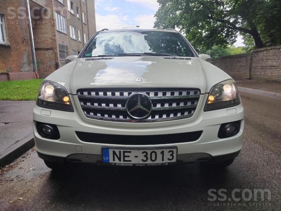 White Mercedes-Benz ml-420 2008 in Riga, with an engine capacity of 4.00 L and mileage of 0 thousand km for 4400 €, photo 5 on AUTOMOTO.COM.LV