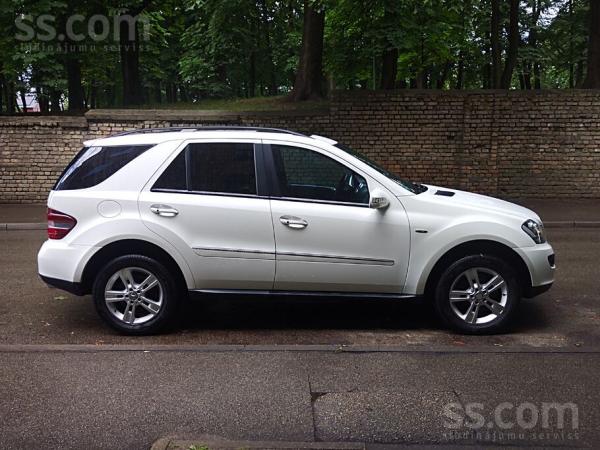 White Mercedes-Benz ml-420 2008 in Riga, with an engine capacity of 4.00 L and mileage of 0 thousand km for 4400 €, photo 5 on AUTOMOTO.COM.LV