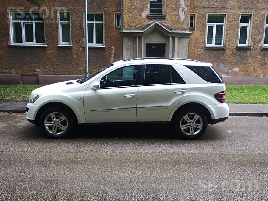 White Mercedes-Benz ml-420 2008 in Riga, with an engine capacity of 4.00 L and mileage of 0 thousand km for 4400 €, photo 10 on AUTOMOTO.COM.LV