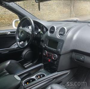 White Mercedes-Benz ml-420 2008 in Riga, with an engine capacity of 4.00 L and mileage of 0 thousand km for 4400 €, photo 15 on AUTOMOTO.COM.LV
