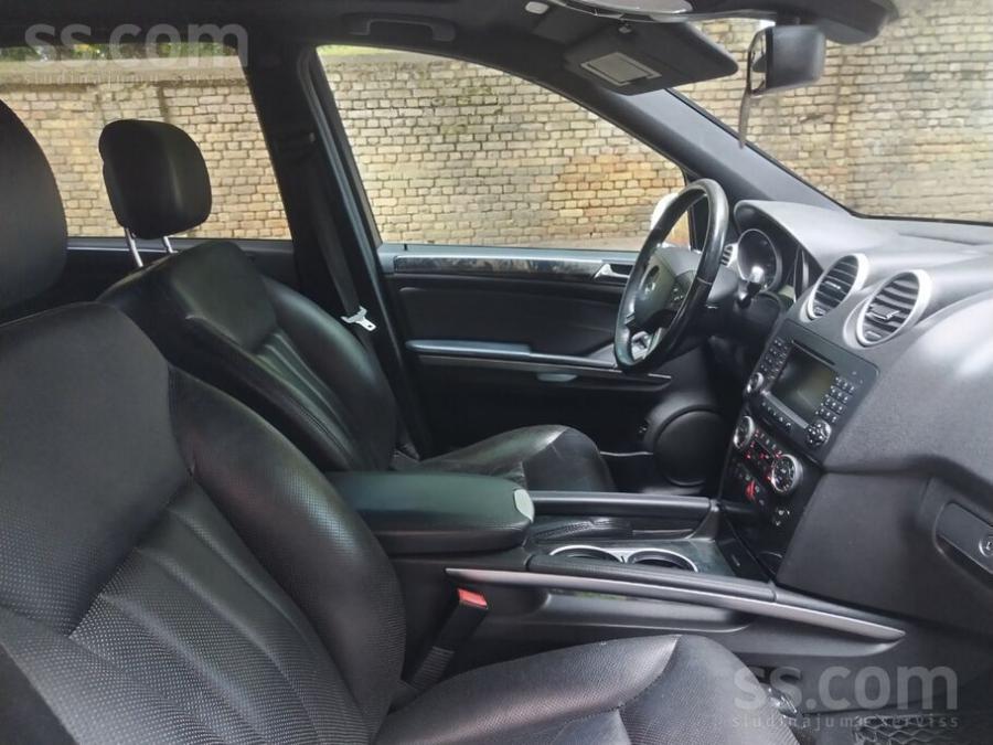 White Mercedes-Benz ml-420 2008 in Riga, with an engine capacity of 4.00 L and mileage of 0 thousand km for 4400 €, photo 16 on AUTOMOTO.COM.LV