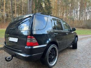 Black Mercedes-Benz ml-430 1999 in Vilnius, with an engine capacity of 4.30 L and mileage of 263 thousand km for 4500 €, photo 3 on AUTOMOTO.COM.LV