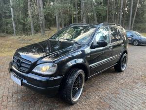 Black Mercedes-Benz ml-430 1999 in Vilnius, with an engine capacity of 4.30 L and mileage of 263 thousand km for 4500 €, photo 7 on AUTOMOTO.COM.LV