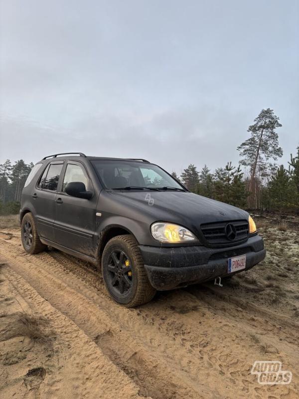 Melns Mercedes-Benz ml-430 1999 Varėna, ar dzinēja tilpumu 4.30 L un nobraukumu 500 tūkst. km par 1450 €, foto 4 vietnē AUTOMOTO.COM.LV