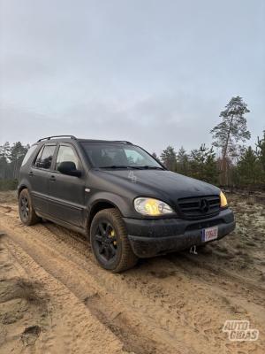 Melns Mercedes-Benz ml-430 1999 Varėna, ar dzinēja tilpumu 4.30 L un nobraukumu 500 tūkst. km par 1450 €, foto 4 vietnē AUTOMOTO.COM.LV