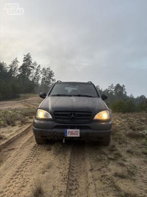 Melns Mercedes-Benz ml-430 1999 Varėna, ar dzinēja tilpumu 4.30 L un nobraukumu 500 tūkst. km par 1450 €, foto 5 vietnē AUTOMOTO.COM.LV