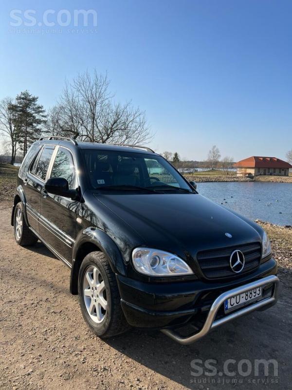 Melns Mercedes-Benz ml-430 1999 Rīga, ar dzinēja tilpumu 4.30 L un nobraukumu 410 tūkst. km par 6200 €, foto 1 vietnē AUTOMOTO.COM.LV