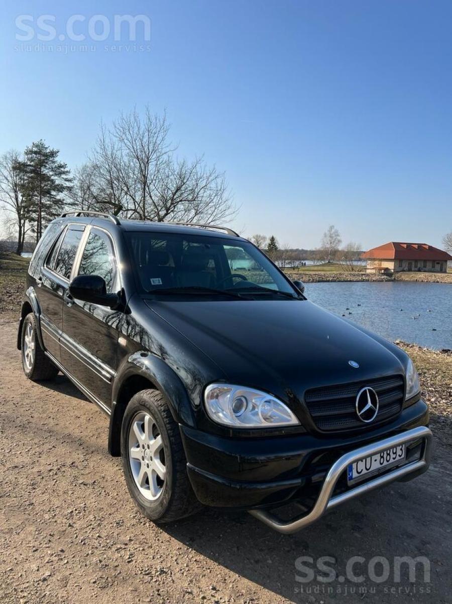 Melns Mercedes-Benz ml-430 1999 Rīga, ar dzinēja tilpumu 4.30 L un nobraukumu 410 tūkst. km par 6200 €, foto 1 vietnē AUTOMOTO.COM.LV