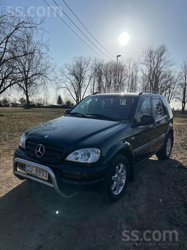 Melns Mercedes-Benz ml-430 1999 Rīga, ar dzinēja tilpumu 4.30 L un nobraukumu 410 tūkst. km par 6200 €, foto 2 vietnē AUTOMOTO.COM.LV
