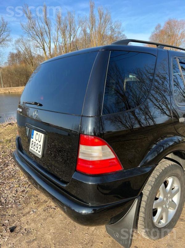 Melns Mercedes-Benz ml-430 1999 Rīga, ar dzinēja tilpumu 4.30 L un nobraukumu 410 tūkst. km par 6200 €, foto 3 vietnē AUTOMOTO.COM.LV