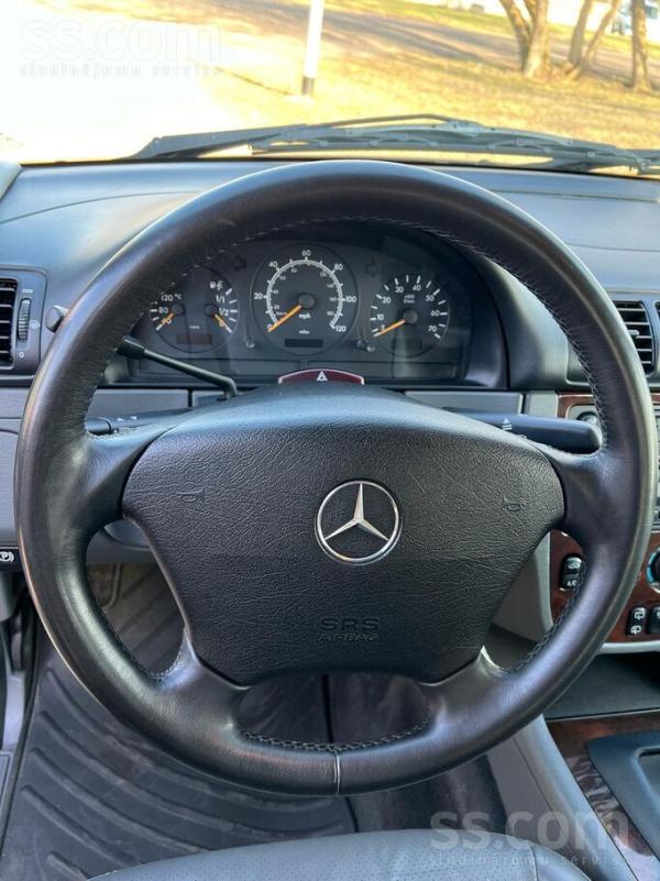 Melns Mercedes-Benz ml-430 1999 Rīga, ar dzinēja tilpumu 4.30 L un nobraukumu 410 tūkst. km par 6200 €, foto 6 vietnē AUTOMOTO.COM.LV