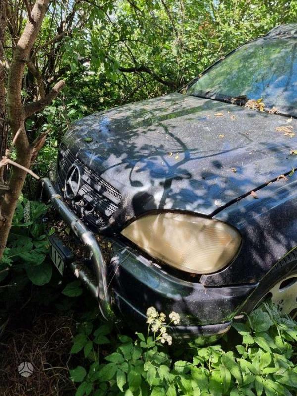 Melns Mercedes-Benz ml-430 1999 Kauņa, ar dzinēja tilpumu 4.30 L un nobraukumu 300 tūkst. km par 1200 €, foto 1 vietnē AUTOMOTO.COM.LV