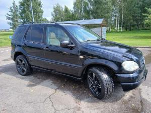 Black Mercedes-Benz ml-430 1999 in Vilnius, with an engine capacity of 4.30 L and mileage of 300 thousand km for 1480 €, photo  on AUTOMOTO.COM.LV