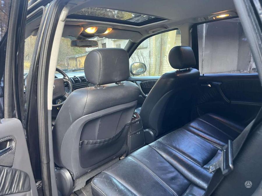 Black Mercedes-Benz ml-430 2000 in Vilnius, with an engine capacity of 4.27 L and mileage of 262 thousand km for 3800 €, photo 15 on AUTOMOTO.COM.LV
