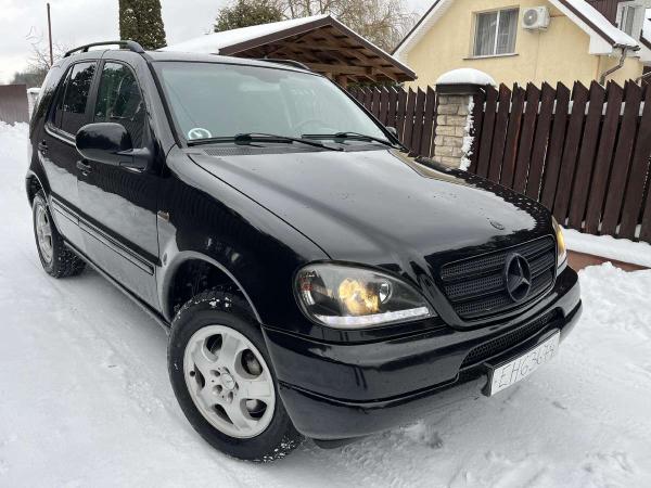 Melns Mercedes-Benz ml-430 2000 Viļņa, ar dzinēja tilpumu 4.27 L un nobraukumu 263 tūkst. km par 3800 €, foto 2 vietnē AUTOMOTO.COM.LV